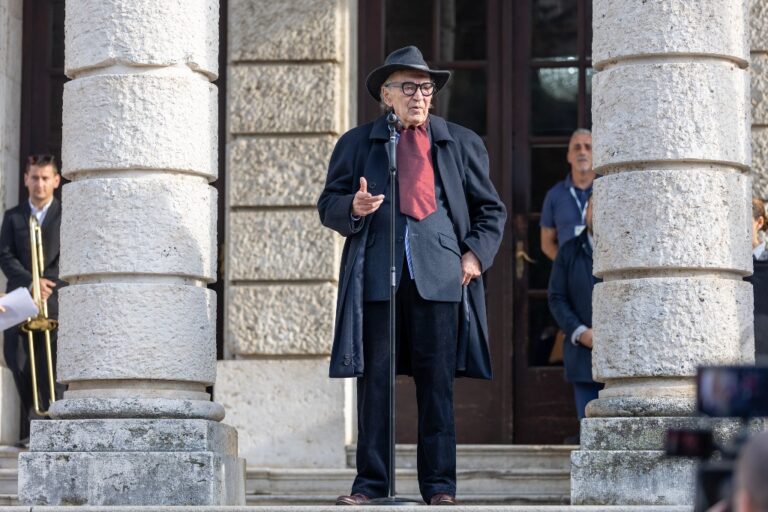 Svečano otvoren 28. Sajam knjige. Otvorio ga je Milan Rakovac! - Radio ...